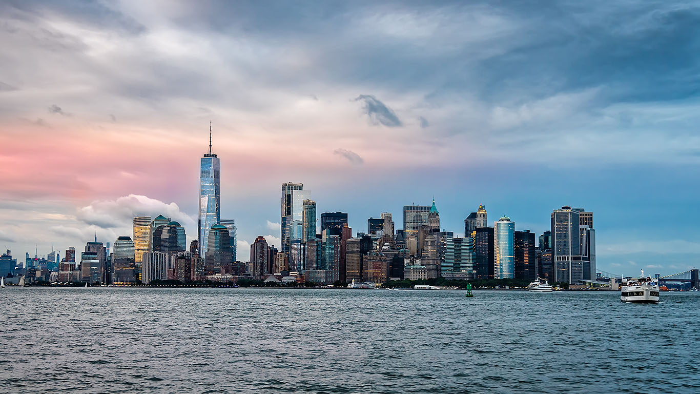 Elizabeth Warren Goes To The Mat For Mamdani, But It’s The New York ...